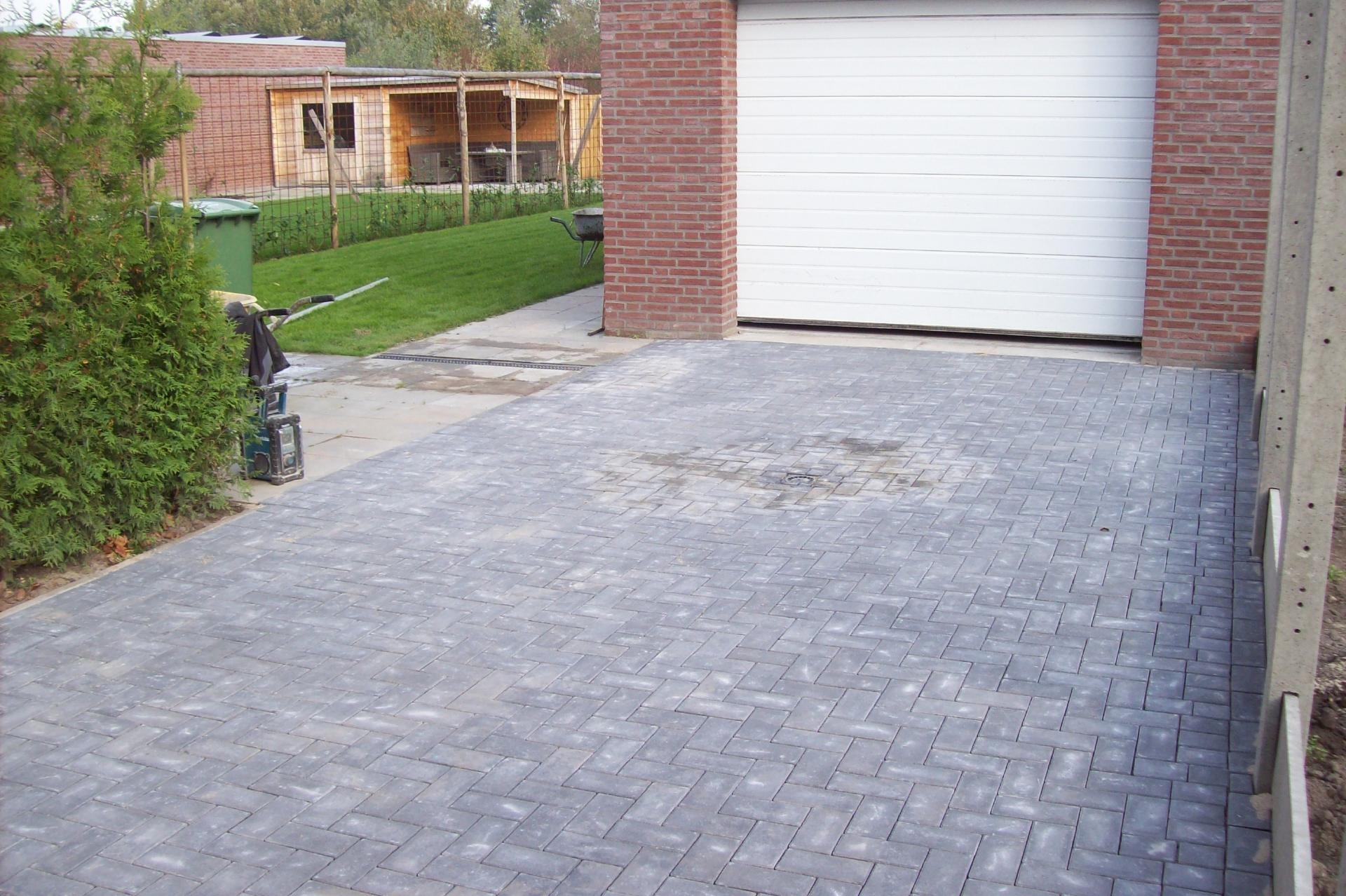 Referentie - tuinhuis bestrating/oprit bestrating/keramisch terras